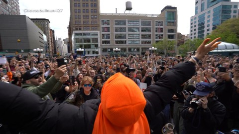 'Cheeseball Man' delights crowd in New York City | Haystack News