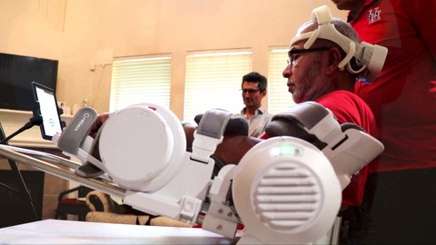 This Device Reads Brain Waves to Help Stroke Victims Regain Motor ...