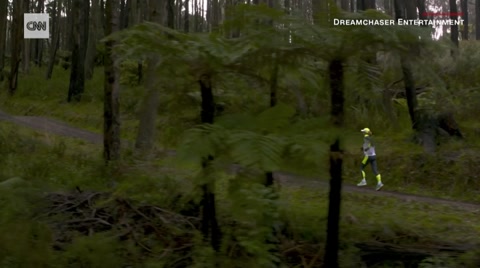 This woman aims to inspire young girls after breaking the longest polar ...