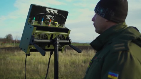 How Ukraine's signal-jamming guns stop Russian drones | Haystack News