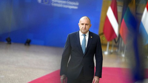 Bulgaria's President says his country will not supply arms for Ukraine ...