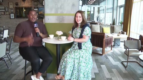 Jennifer Satterfield leading tablescape design workshop at Afternoon ...