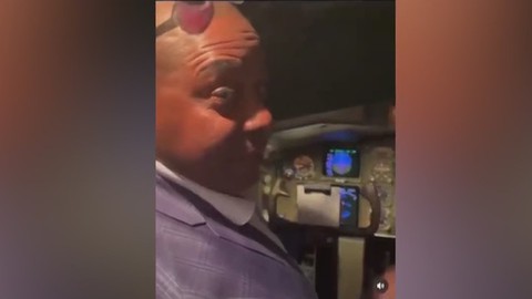 FAA investigating unauthorized visitor in United Airlines cockpit | Haystack News